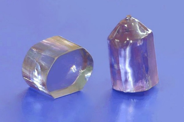 LASER ACTIVE CRYSTAL: YVO4